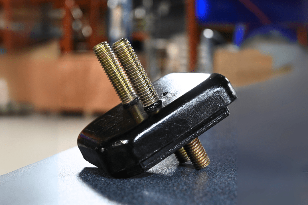 Freightliner Radiator Mount - West End Rad
